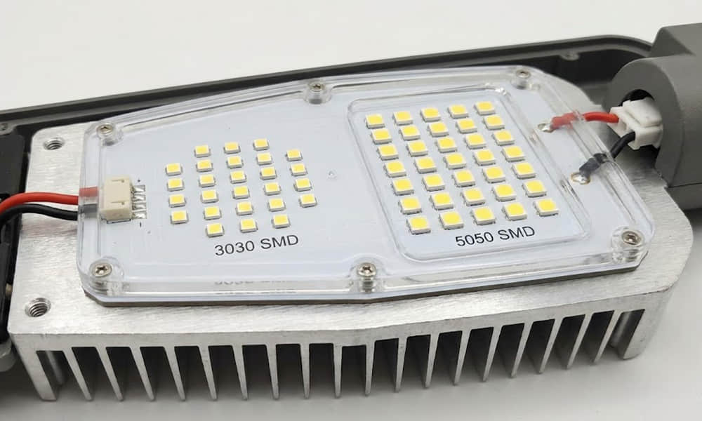 Modern Street Light Anatomy: Chips, Thermal Design & Optical Lenses